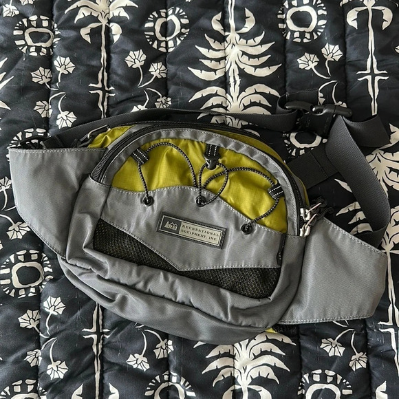 REI | Accessories | Rei Waist Pack | Poshmark